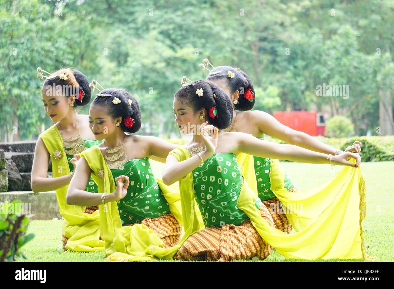 Kemben hi-res stock photography and images - Alamy