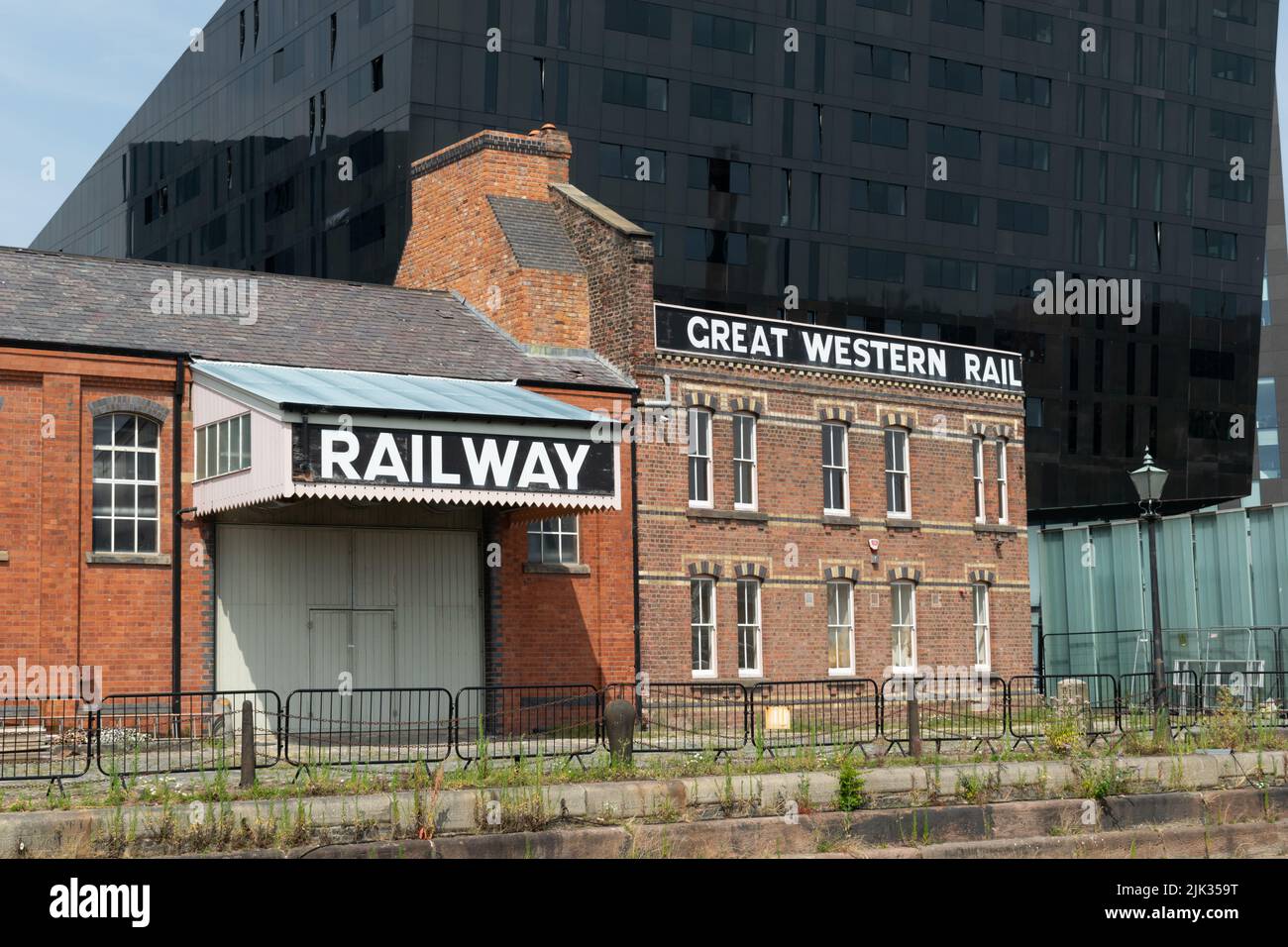 Great Western Railway warehouse building with Mann Island building in ...