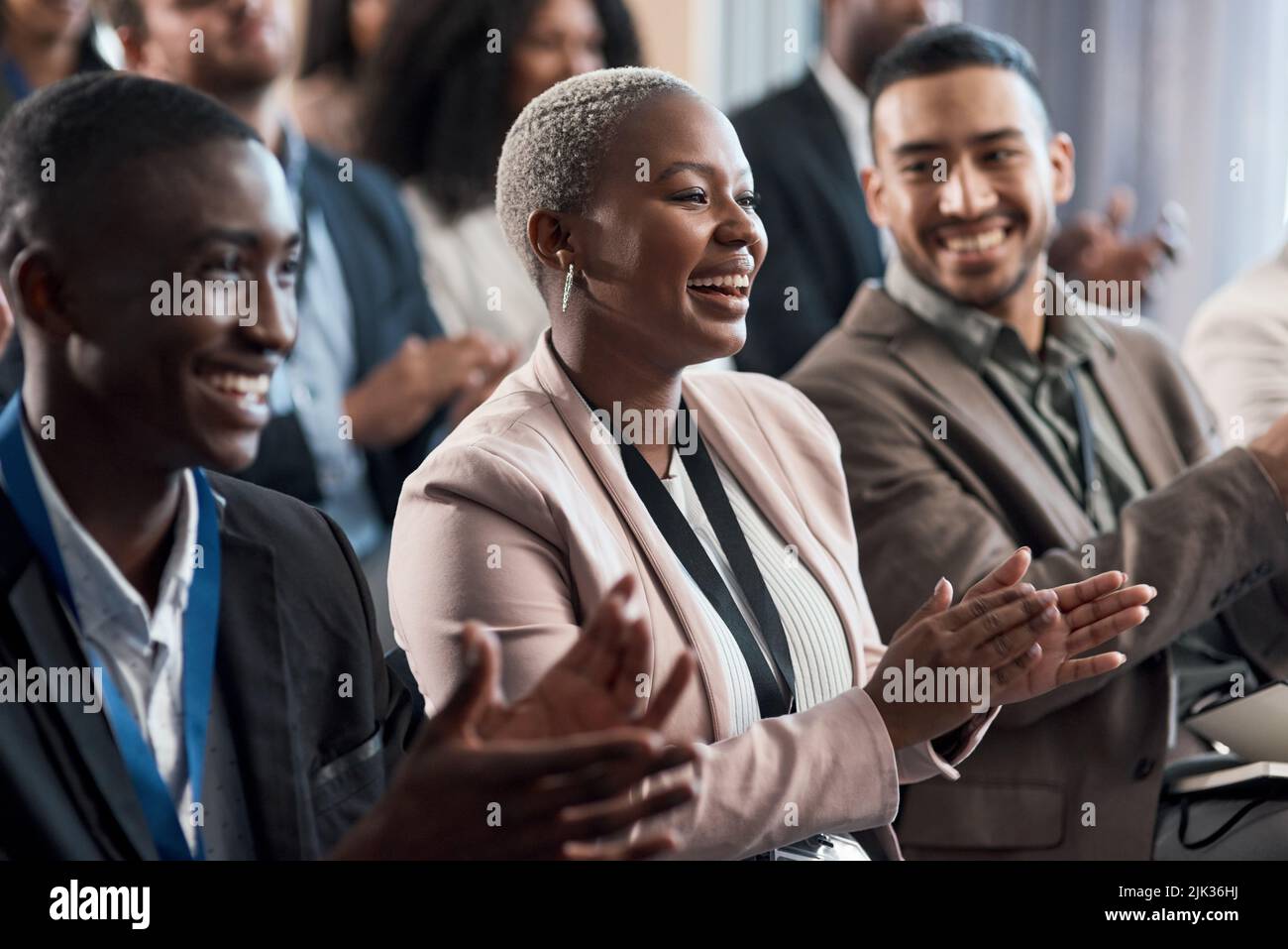 Audience clapping for man hi-res stock photography and images - Alamy