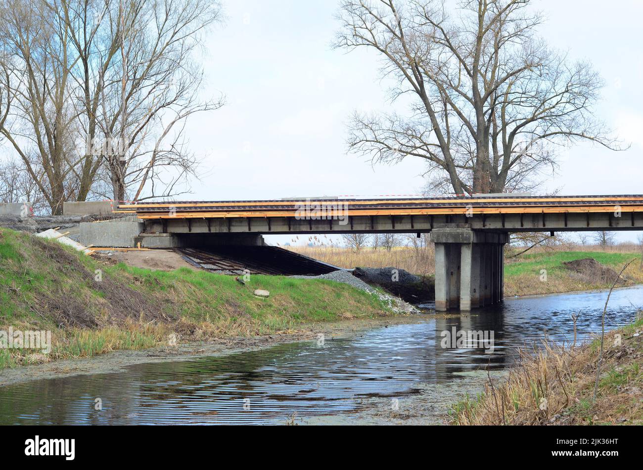 Road bridge repair hi-res stock photography and images - Alamy