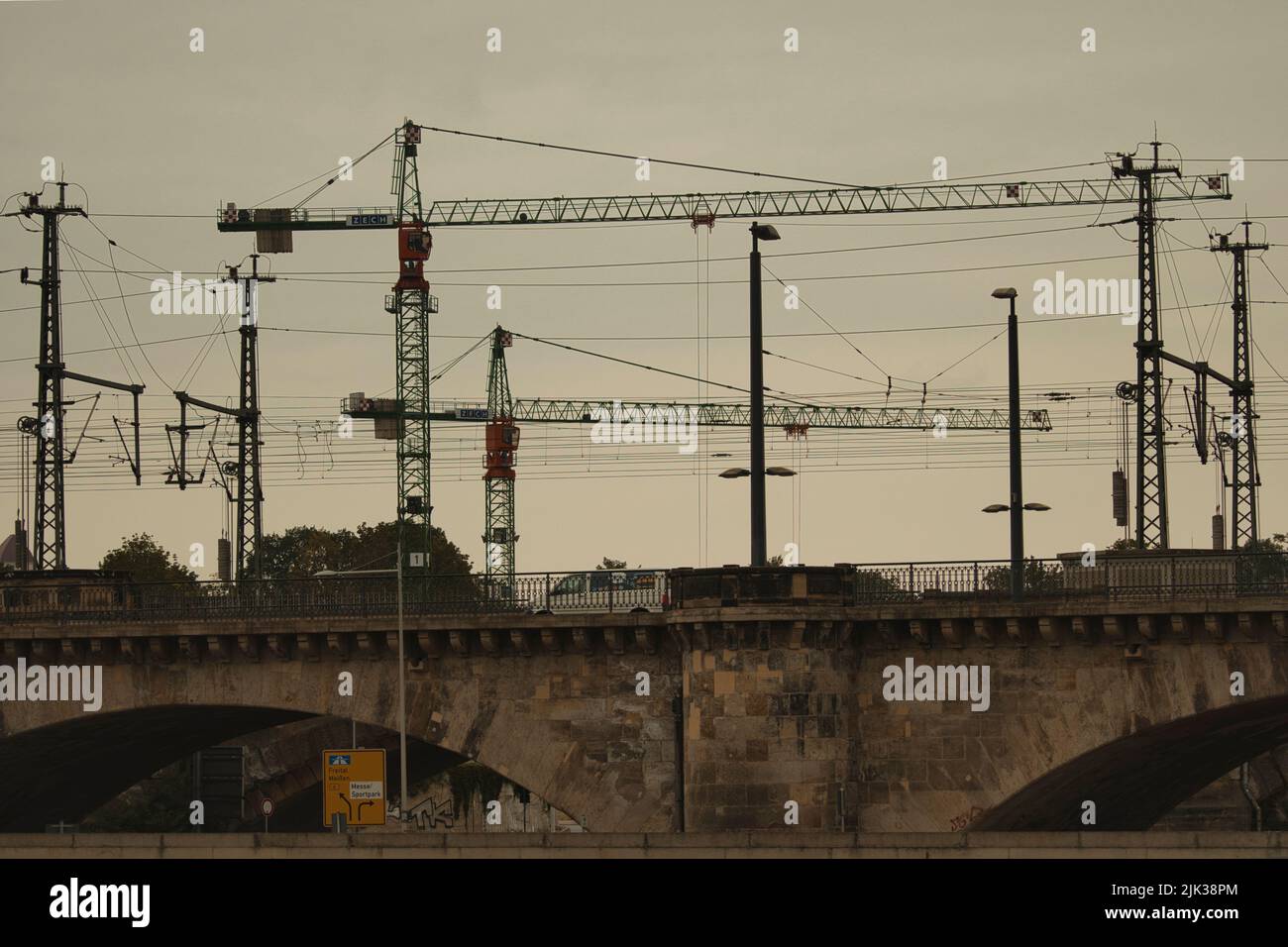 Machinery technology crane built structure hi-res stock photography and ...