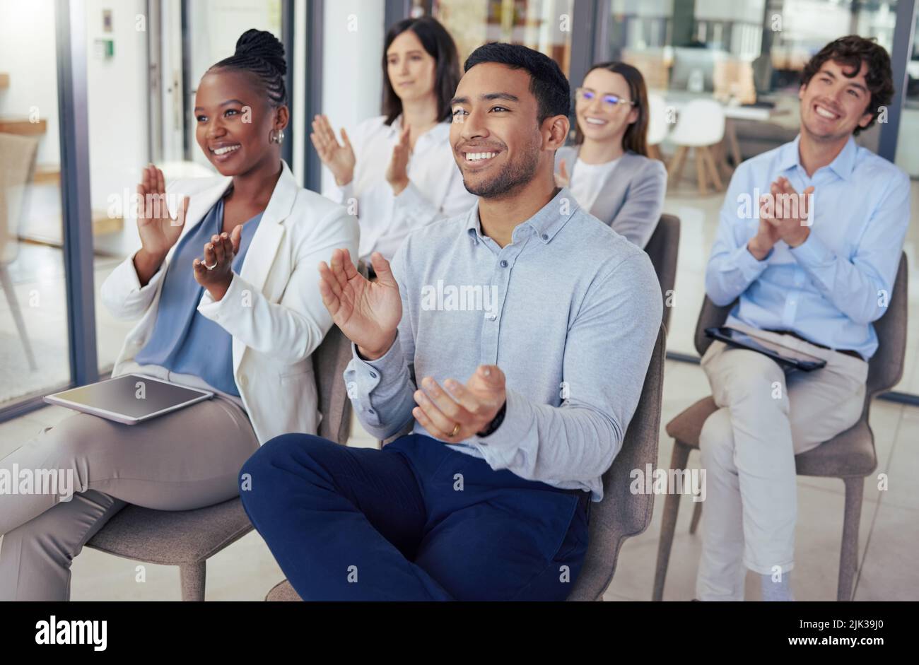 Office clapping hi-res stock photography and images - Alamy