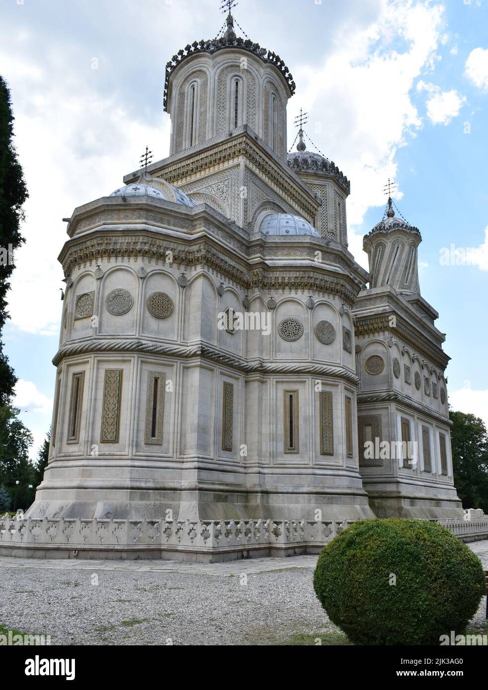 Romanian orthodox cathedral curtea hi-res stock photography and images ...