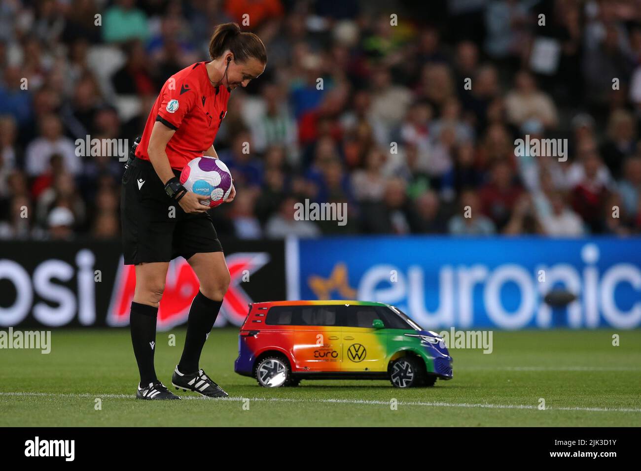 Milton Keynes, England, 27th July 2022. The referee Cheryl Foster of ...