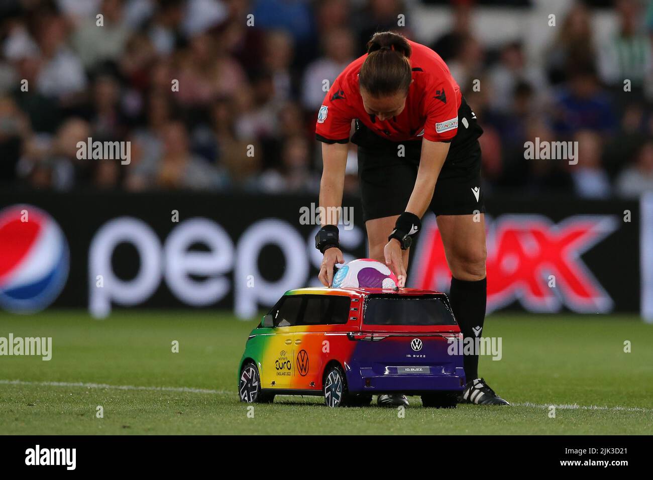 Milton Keynes, England, 27th July 2022. The referee Cheryl Foster of ...