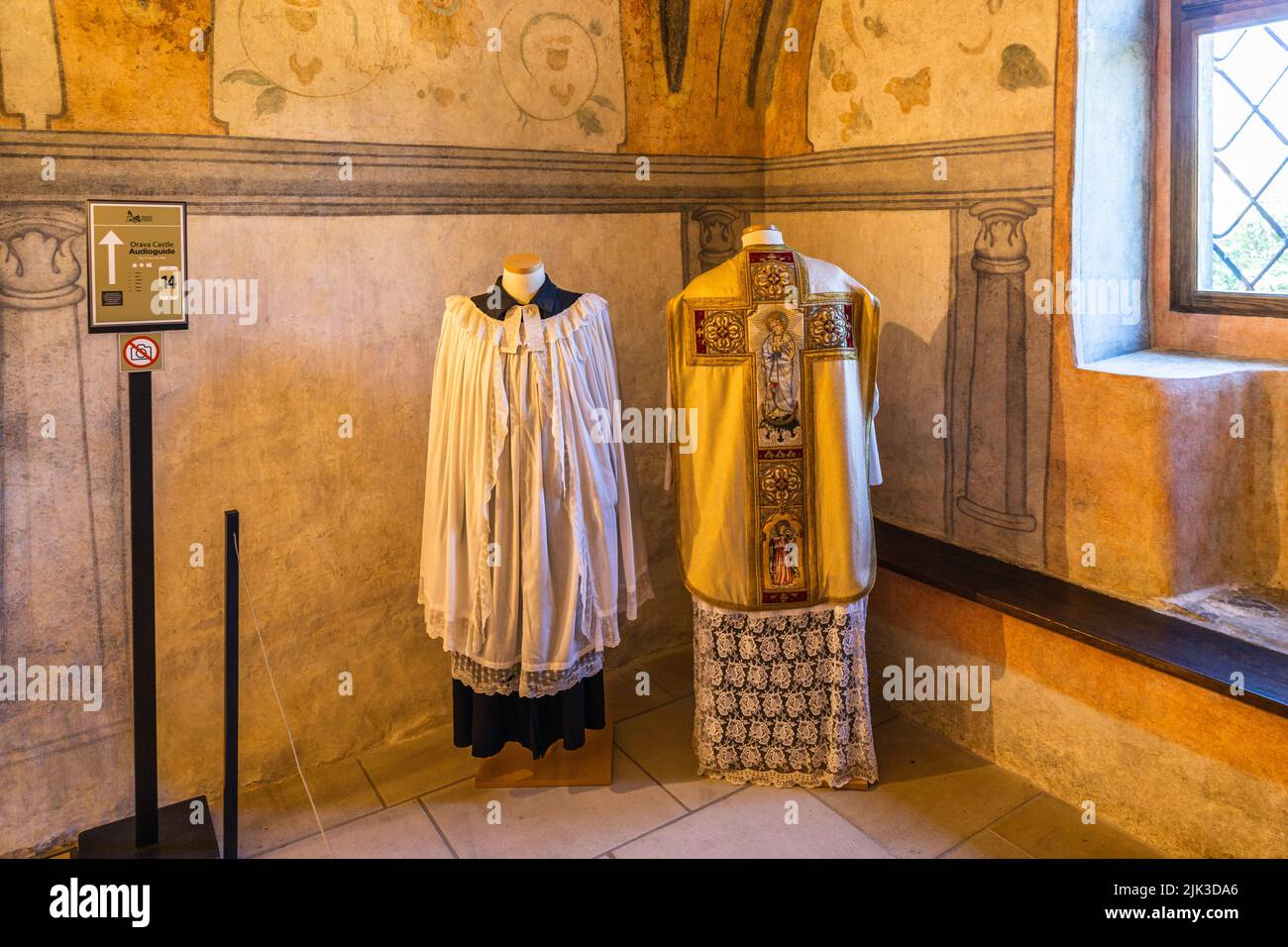 Roman liturgical vestments hi-res stock photography and images - Alamy