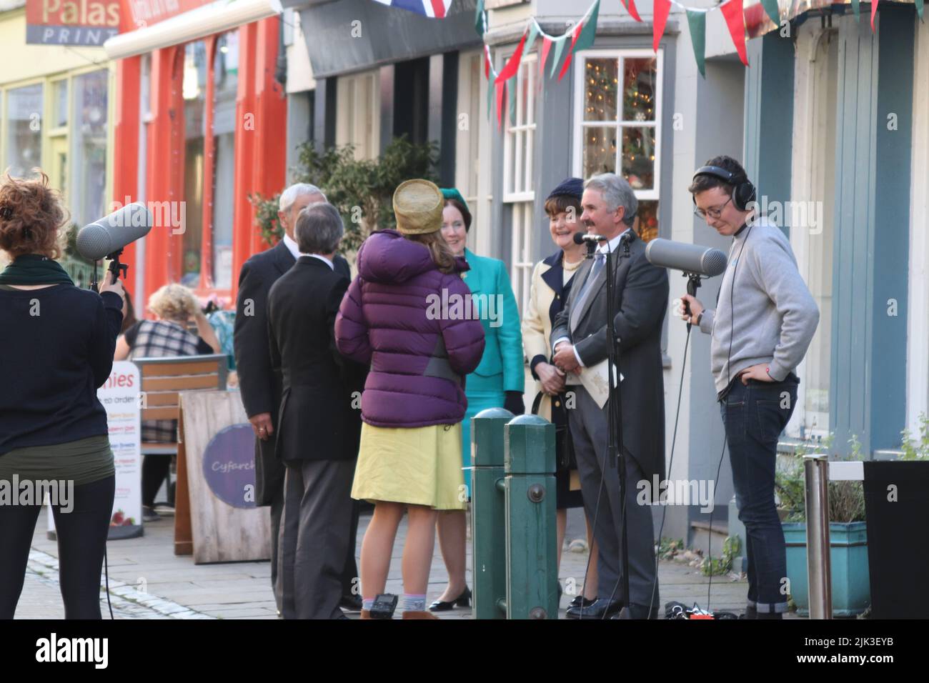 Netflix The Crown, Actors arriving at Caernarfon castle in North Wales ...