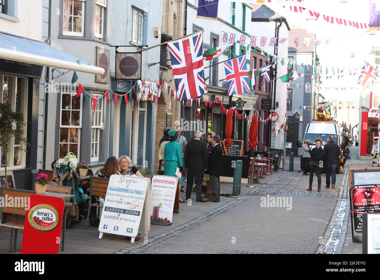 Netflix The Crown, Actors arriving at Caernarfon castle in North Wales ...