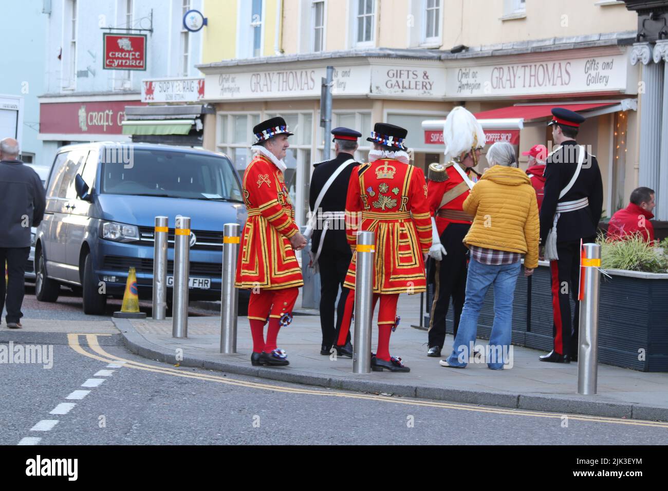 Netflix The Crown, Actors arriving at Caernarfon castle in North Wales ...