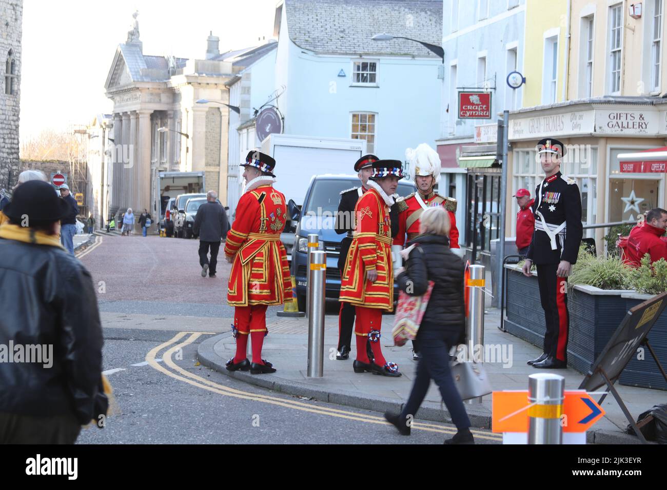 Netflix The Crown, Actors arriving at Caernarfon castle in North Wales ...