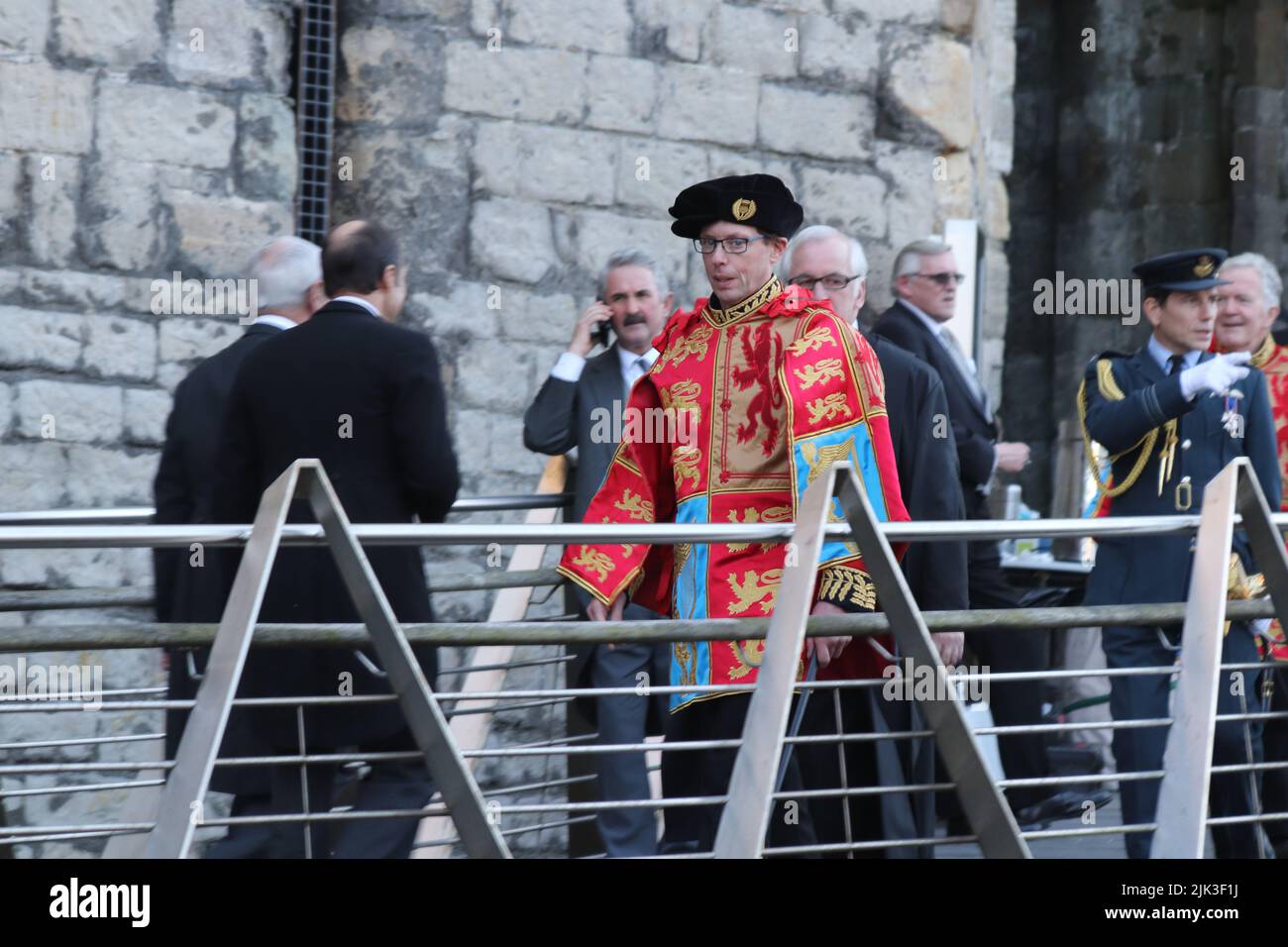 Netflix The Crown, Actors arriving at Caernarfon castle in North Wales ...
