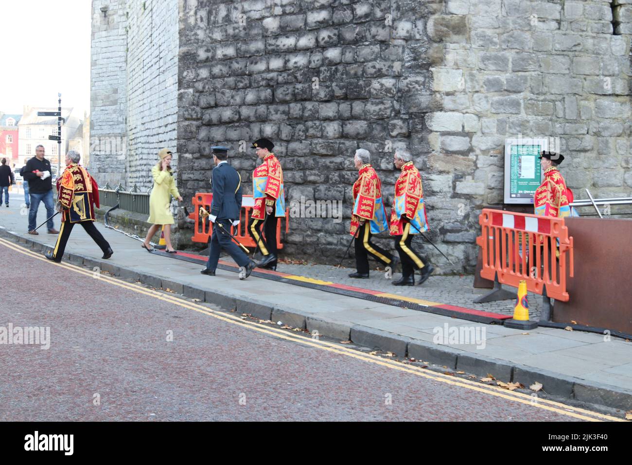 Netflix The Crown, Actors arriving at Caernarfon castle in North Wales ...