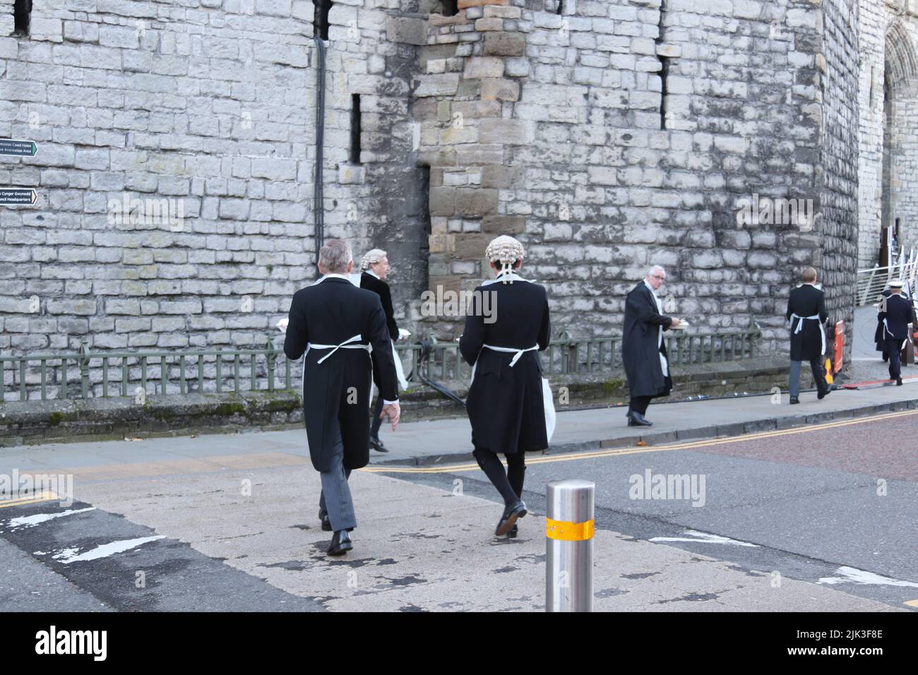 Netflix The Crown, Actors arriving at Caernarfon castle in North Wales ...