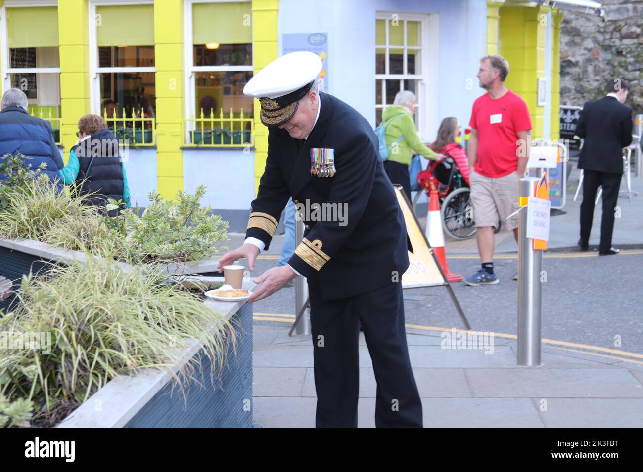 Netflix The Crown, Actors arriving at Caernarfon castle in North Wales ...