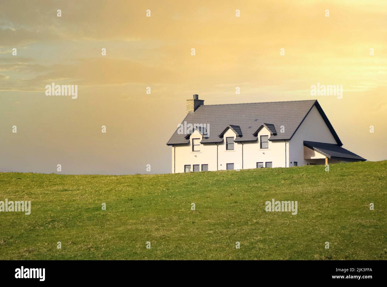 One lonely single alone house hi-res stock photography and images - Alamy