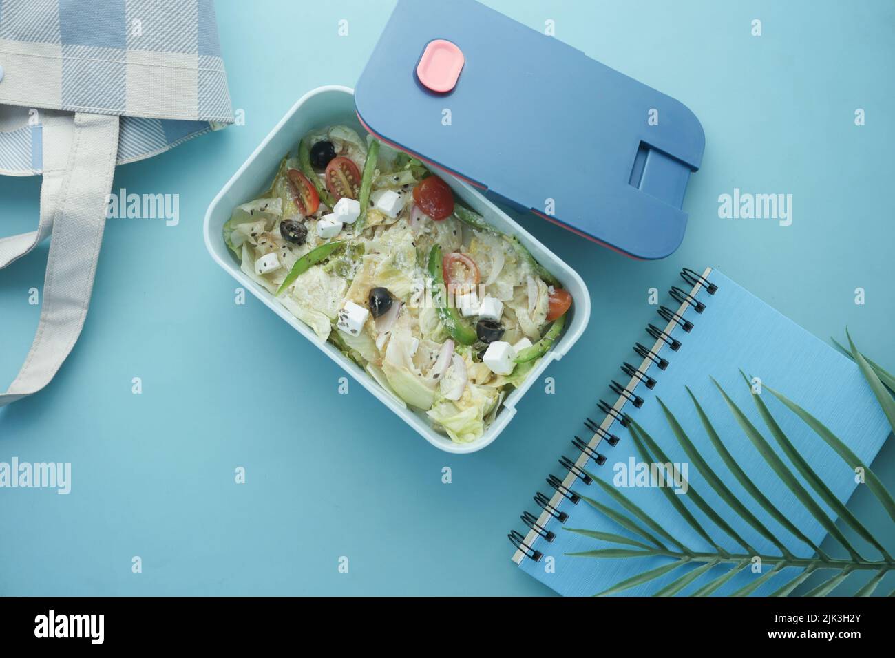 Lunch box pink hi-res stock photography and images - Alamy