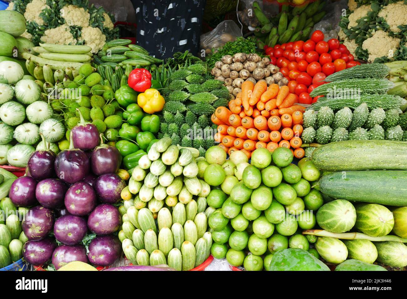 fresh vegetables selling at local market in dhaka Stock Photo - Alamy