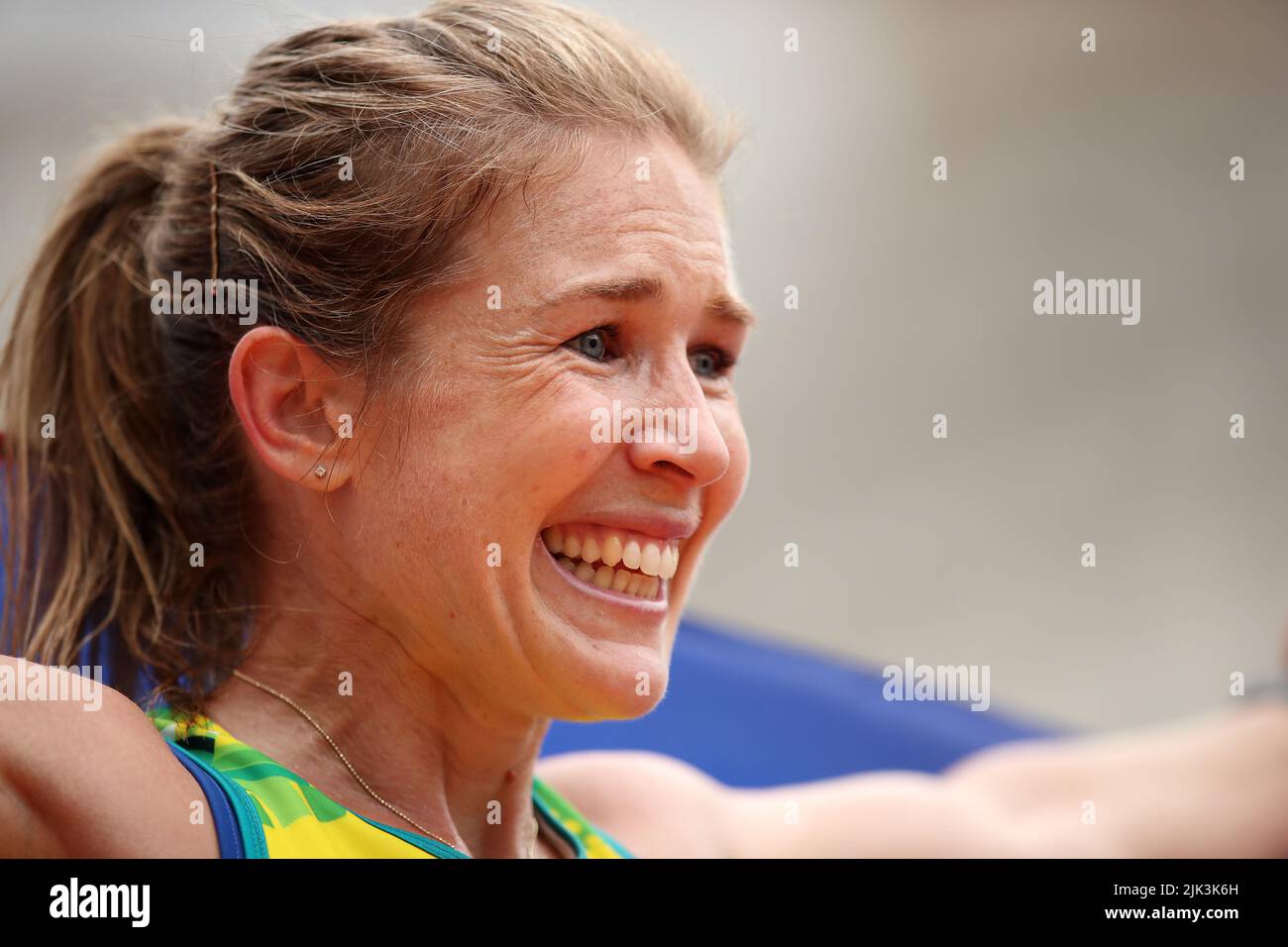 Australia’s Jessica Stenson celebrates winning gold in the Women's ...