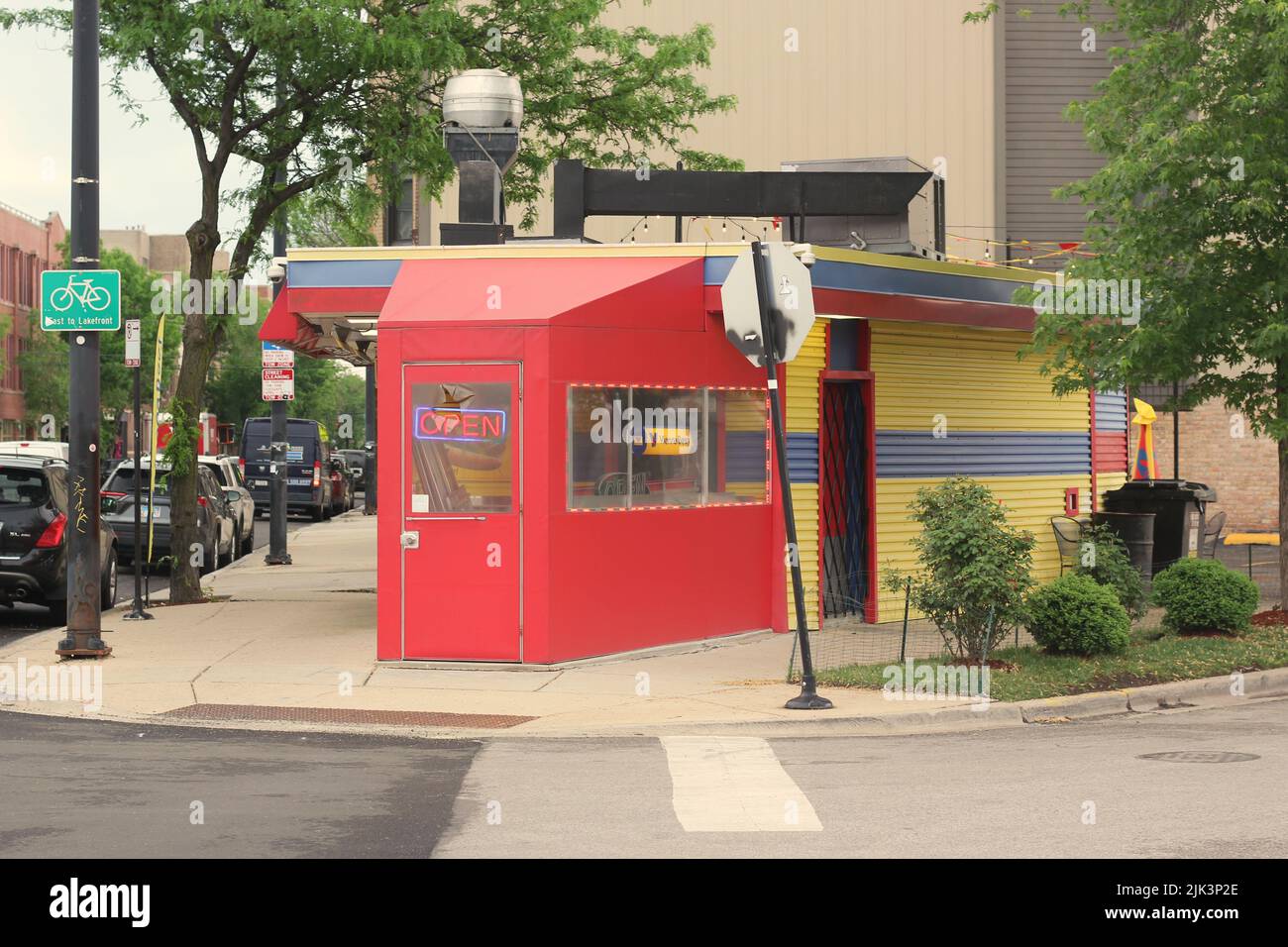 A typical hot dog stand in the big city Stock Photo - Alamy