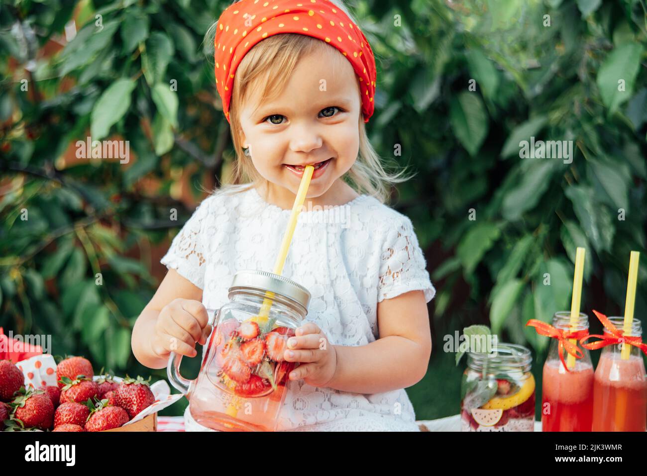 Lemonade Stand. Adorable little girl trying to sell lemonade ...