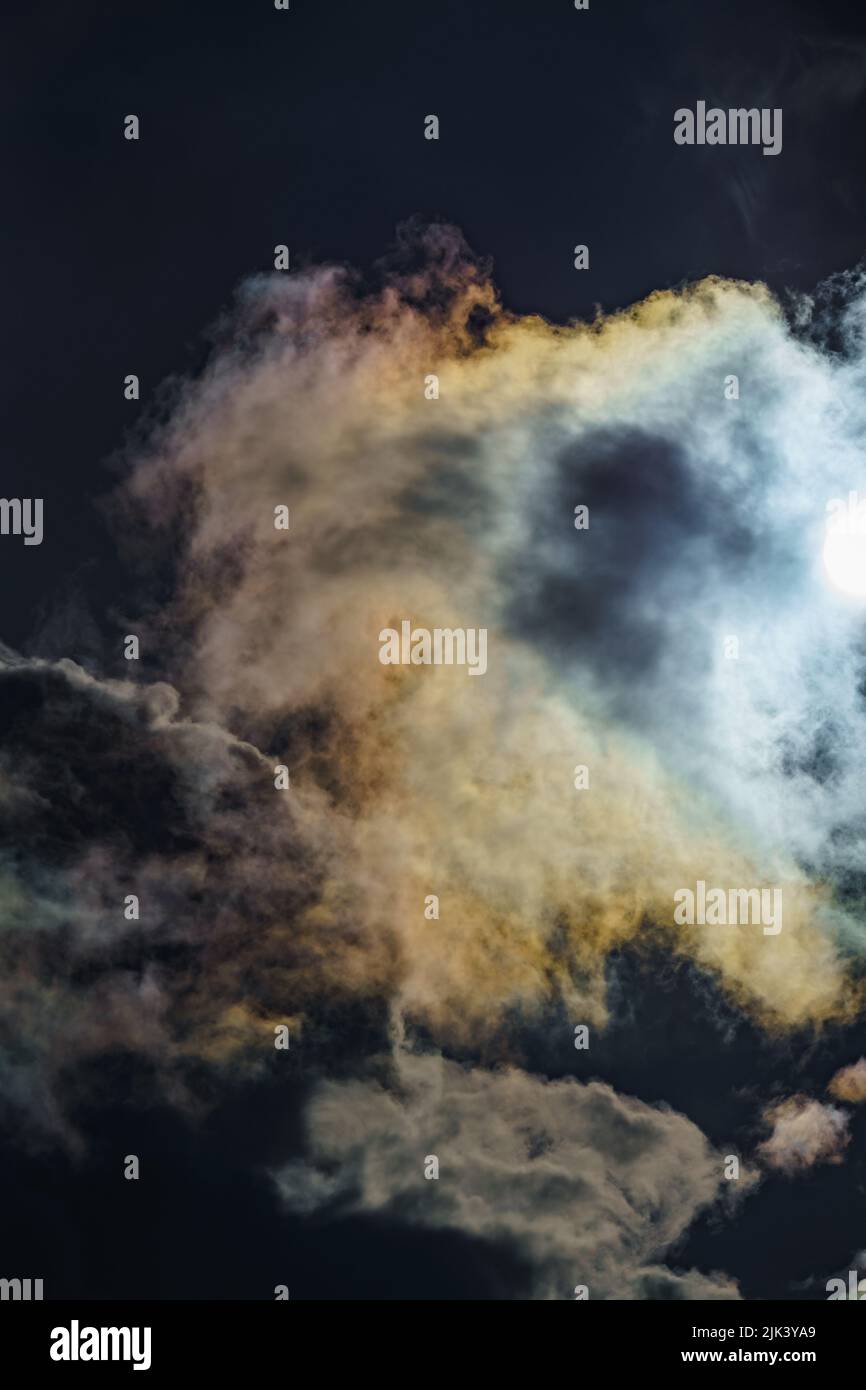 Diffraction of light on drops of supercooled water in clouds, rainbow ...