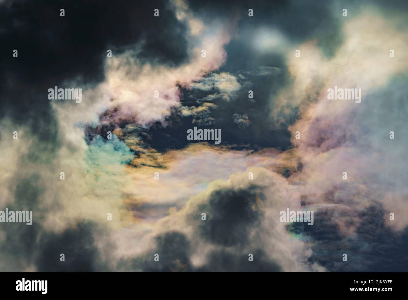 Diffraction of light on drops of supercooled water in clouds, rainbow ...