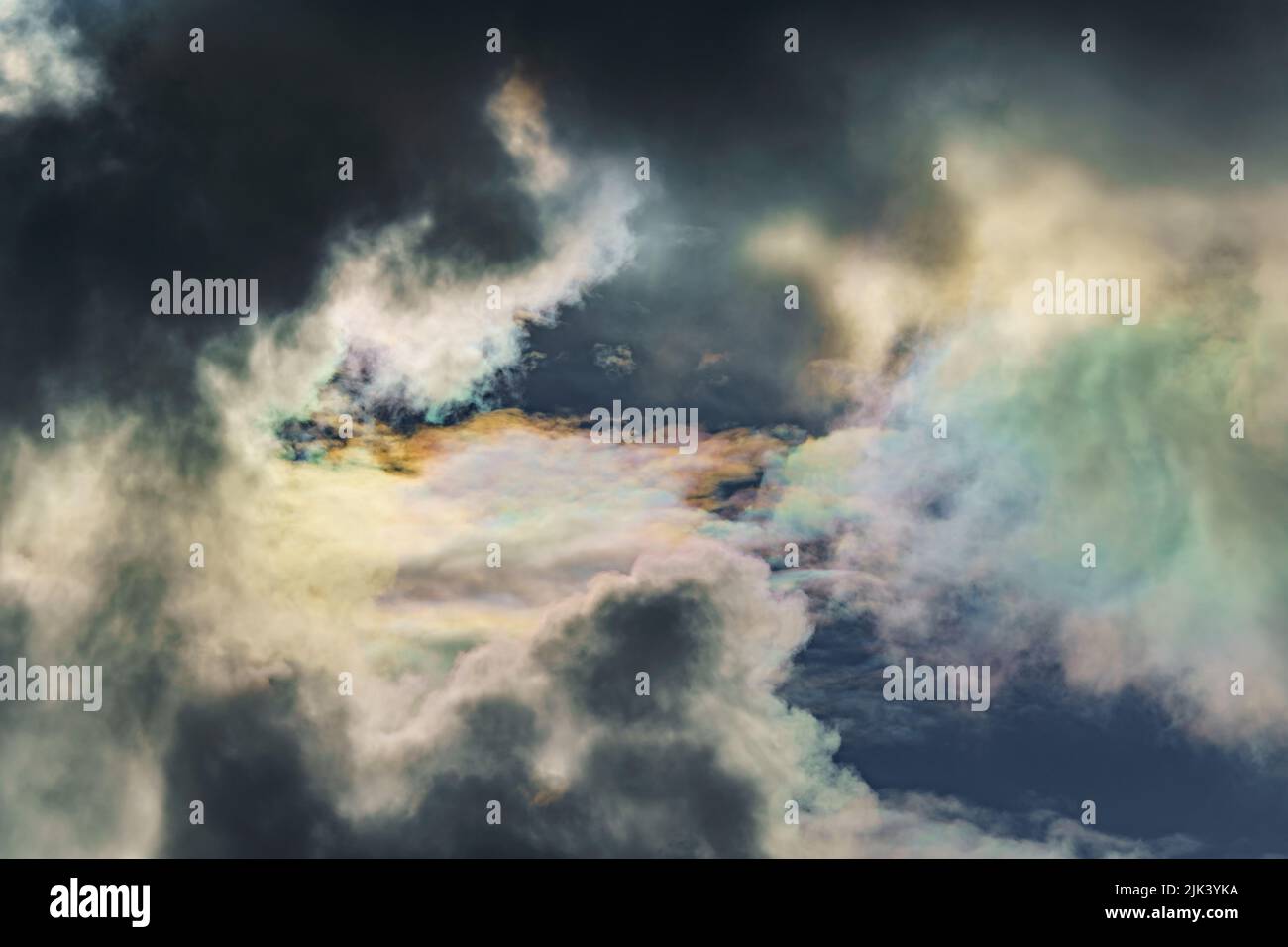 Diffraction of light on drops of supercooled water in clouds, rainbow ...