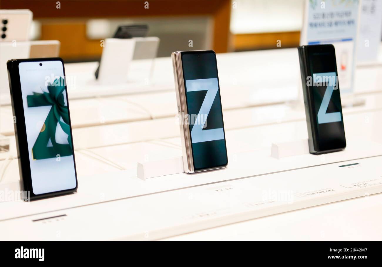 Samsung Electronics, July 5, 2022 : Samsung Electronics' Galaxy Z Fold3 ...
