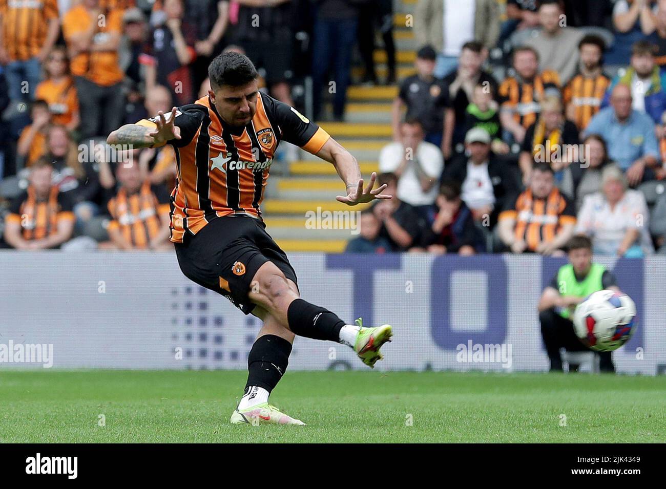 Hull City's Ozan Tufan equalises from the penalty spot during the Sky ...