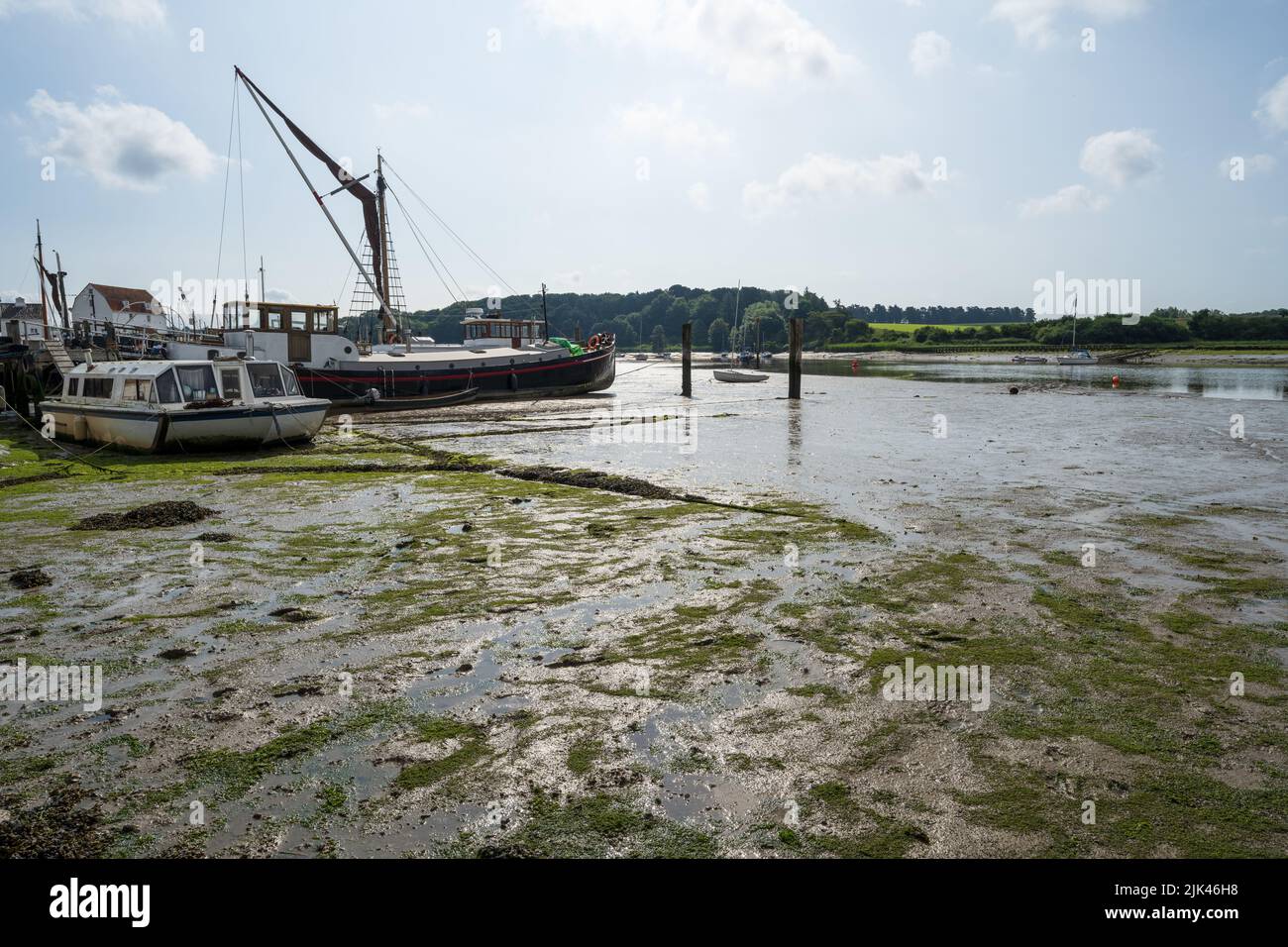 Woodbridge Quay and River Deben at low tide Stock Photo - Alamy