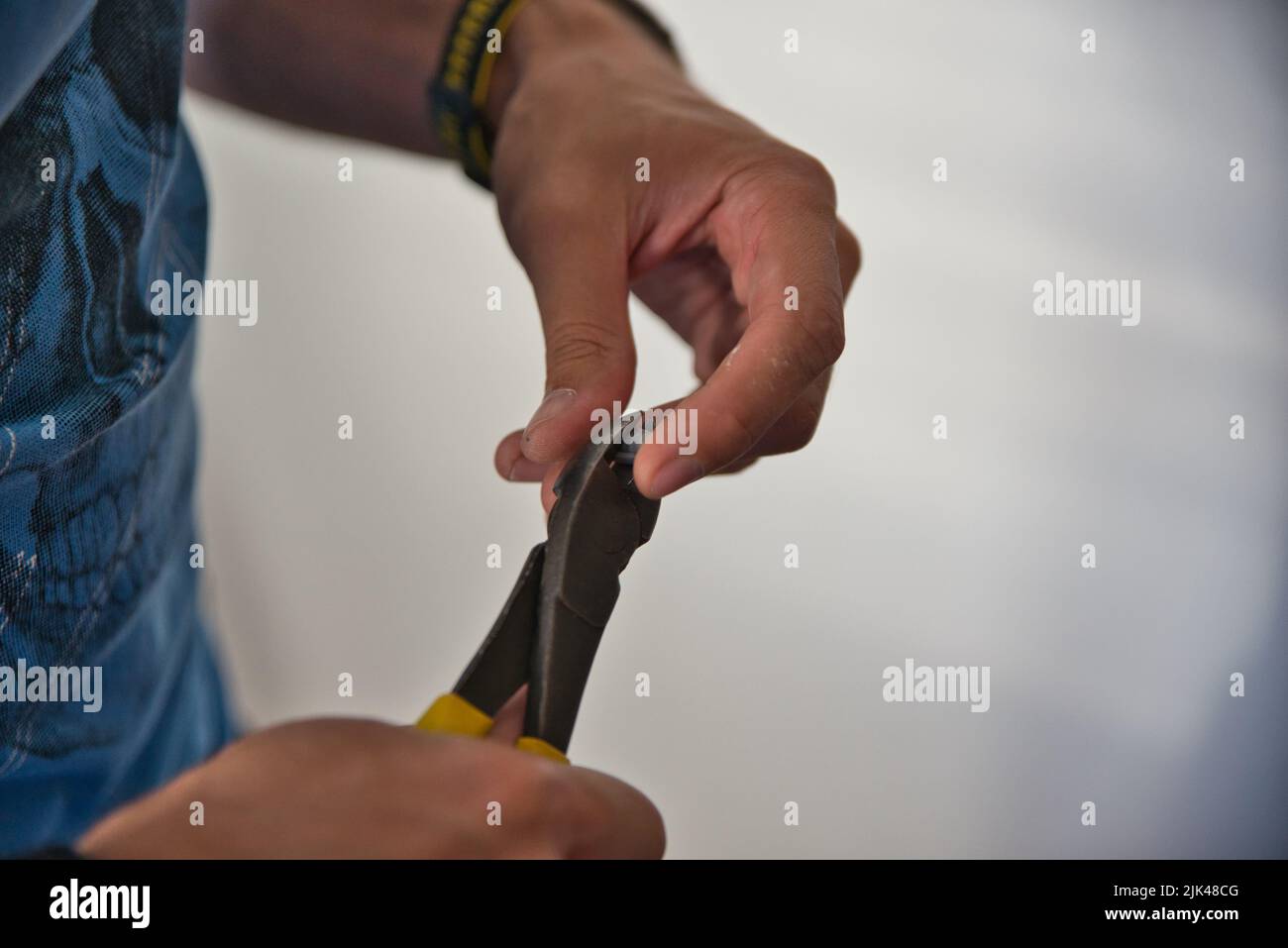Man working in diy hi-res stock photography and images - Alamy