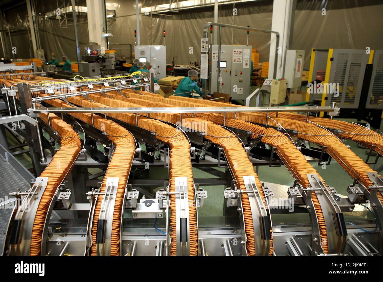 Biscuits on production line hi-res stock photography and images - Alamy