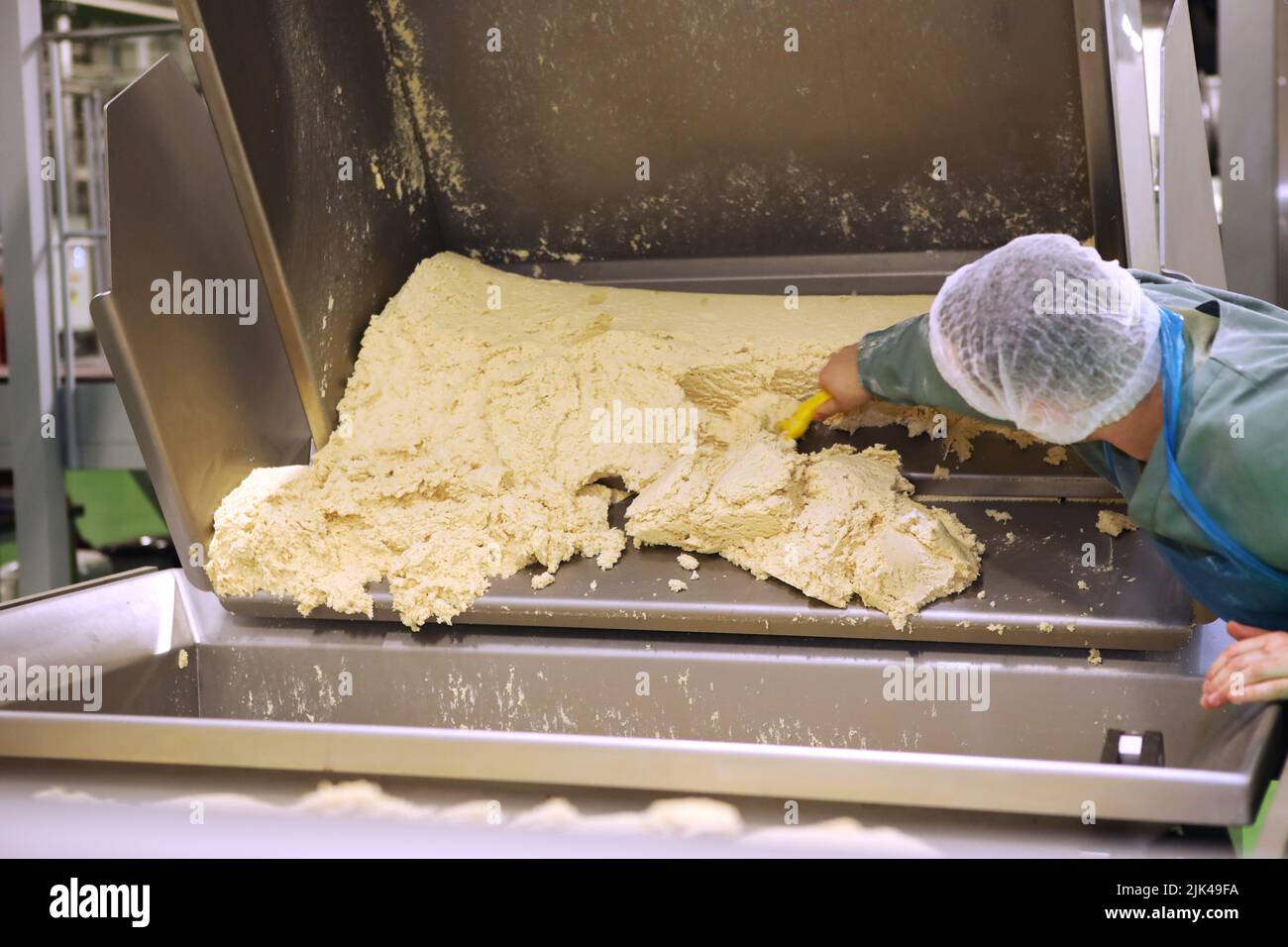 Dough cutting line for biscuits. The latest biscuit production line ...
