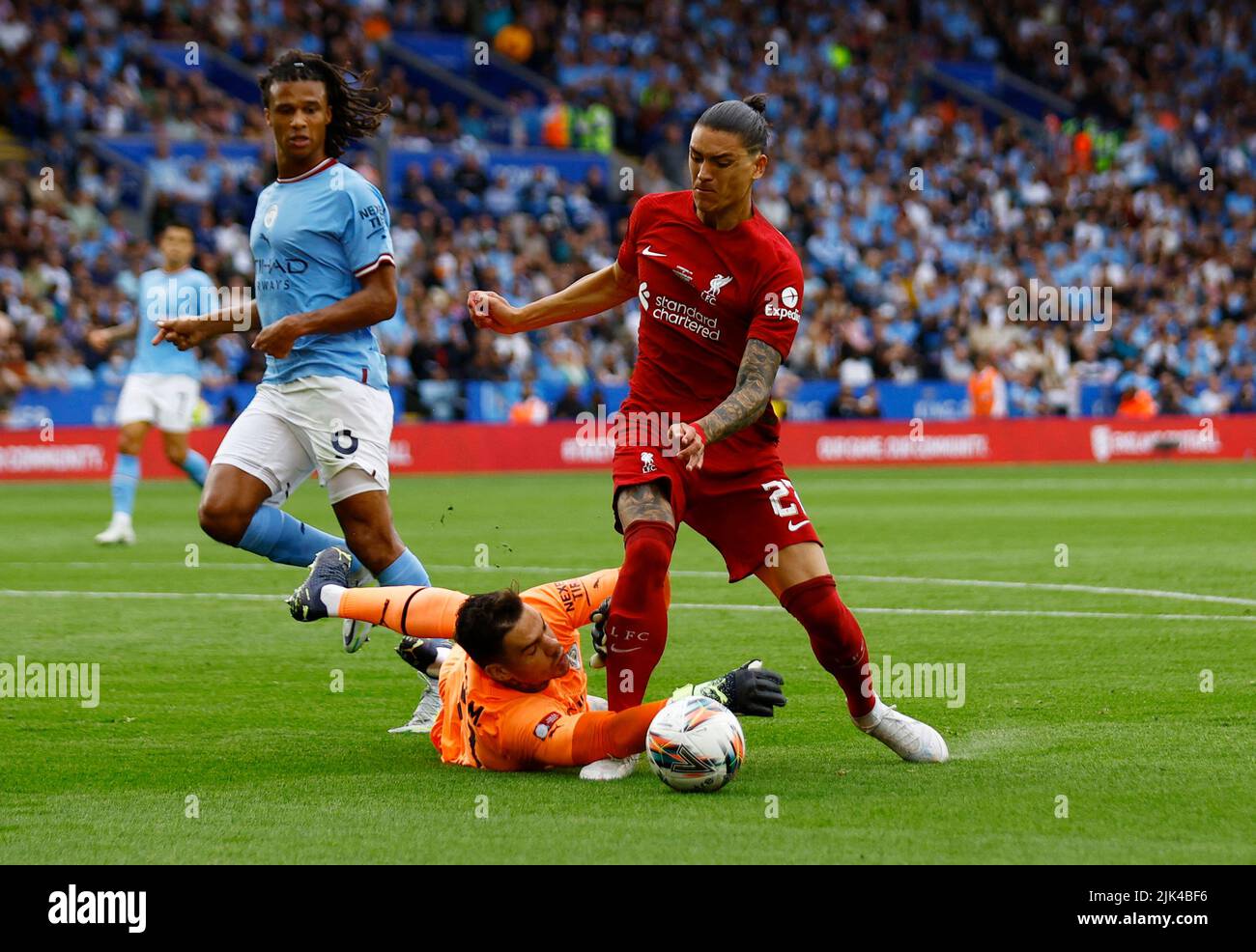Darwin nunez community shield 2022 hi-res stock photography and images ...