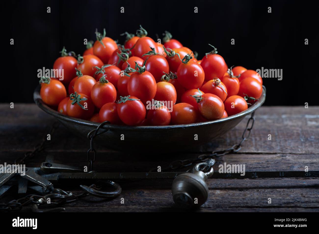 Fresh Red tomatoes box on wooden table. Close up Stock Photo - Alamy