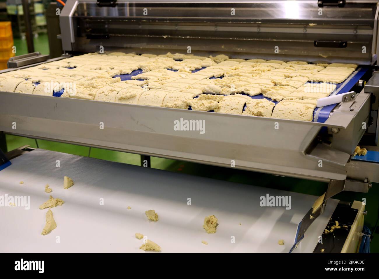 Dough cutting line for biscuits. The latest biscuit production line ...