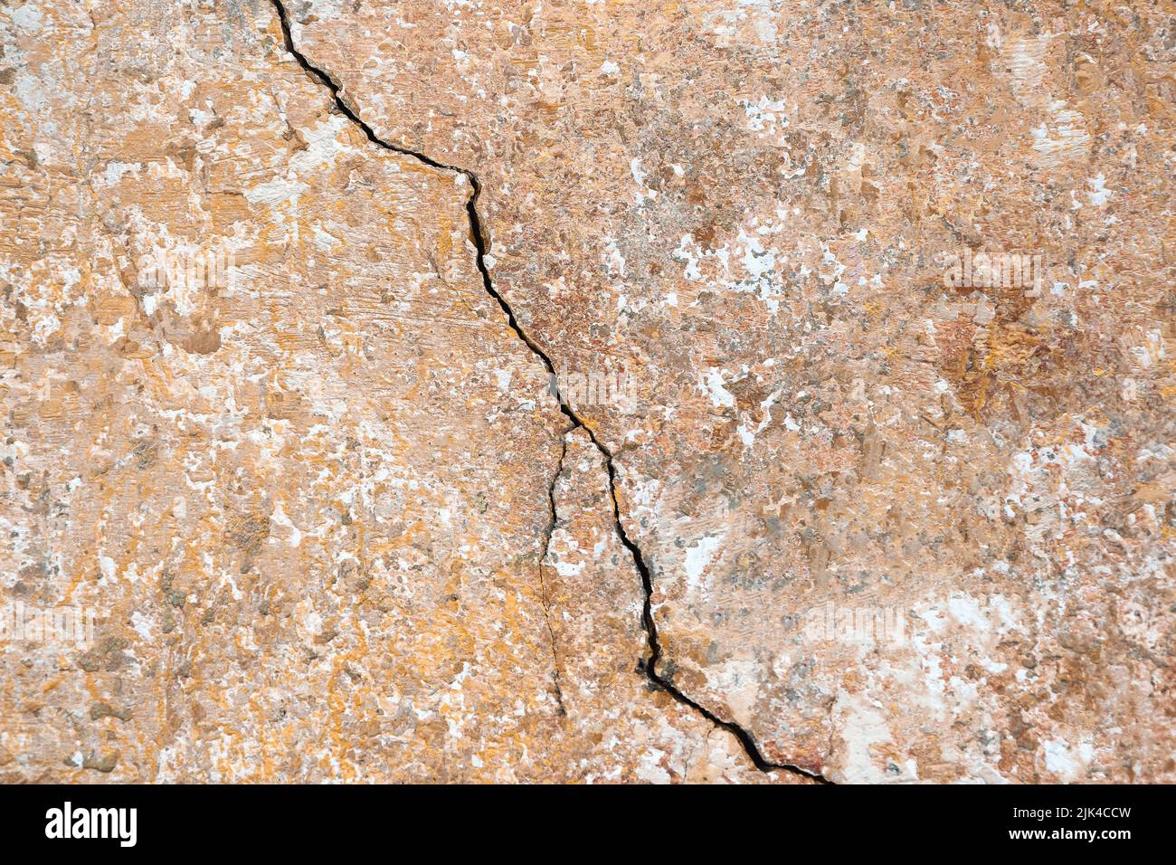 Diagonal crack hi-res stock photography and images - Alamy