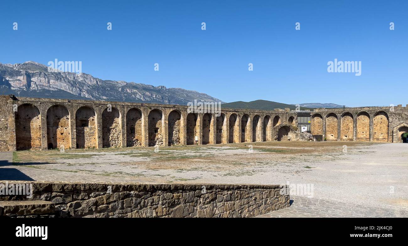 Spanish medieval castle walls, Ainsa Castle, Castillo Fortaleza de ...