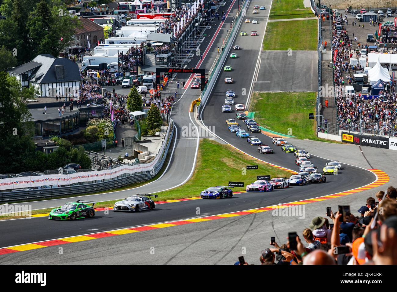 Start of the race: 54 Dinamic Motorsport, Porsche 911 GT3-R of Klaus ...