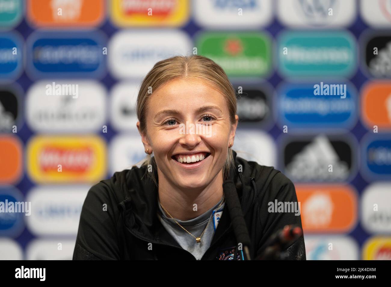 Leah williamson england 2022 hi-res stock photography and images - Alamy
