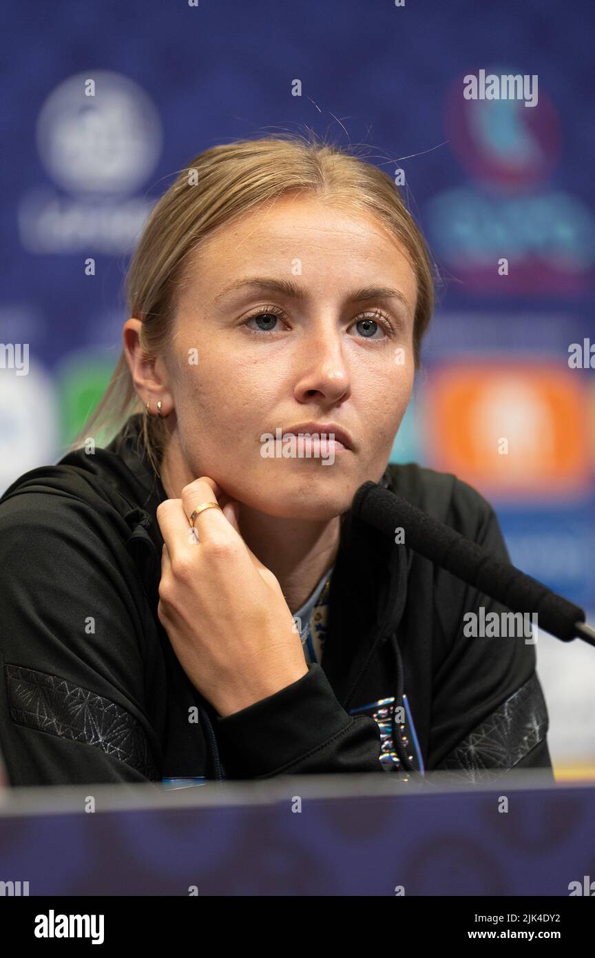 Leah williamson england 2022 hi-res stock photography and images - Alamy