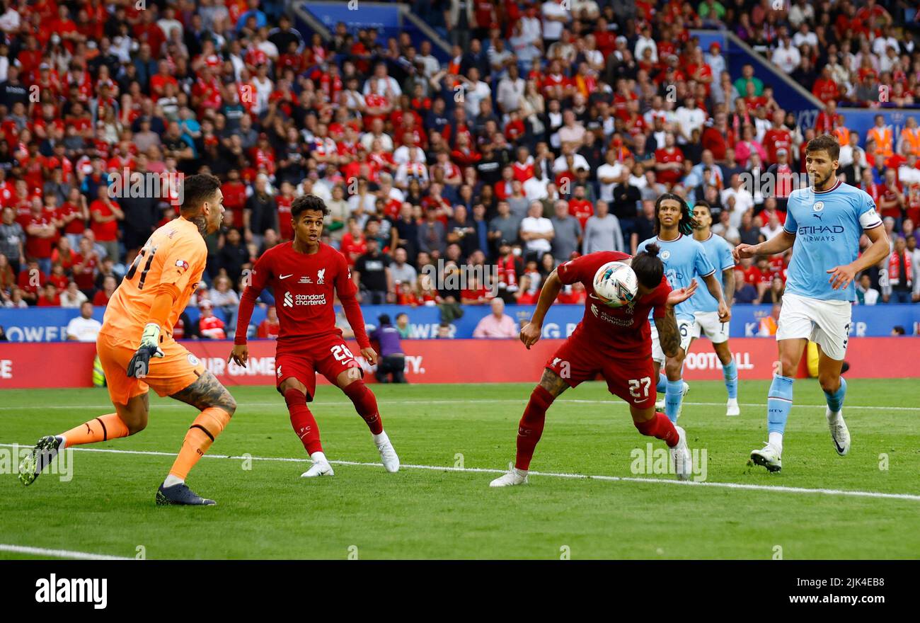 Darwin nunez community shield 2022 hi-res stock photography and images ...