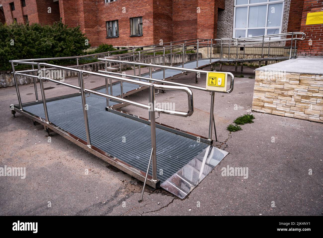 Wheelchair ramp house hi-res stock photography and images - Alamy