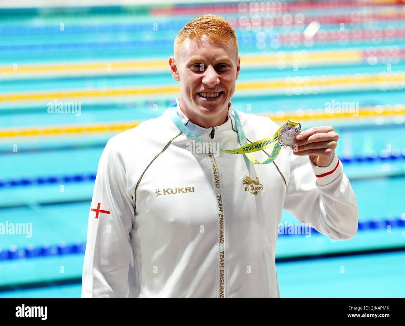 England's Tom Dean poses with his silver medal after finishing second ...