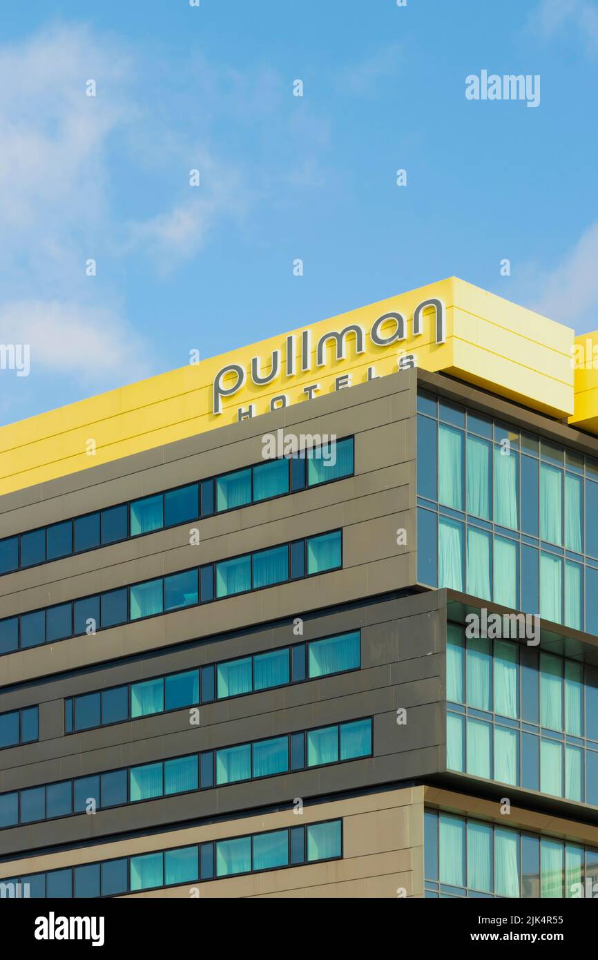 Pullman Logo