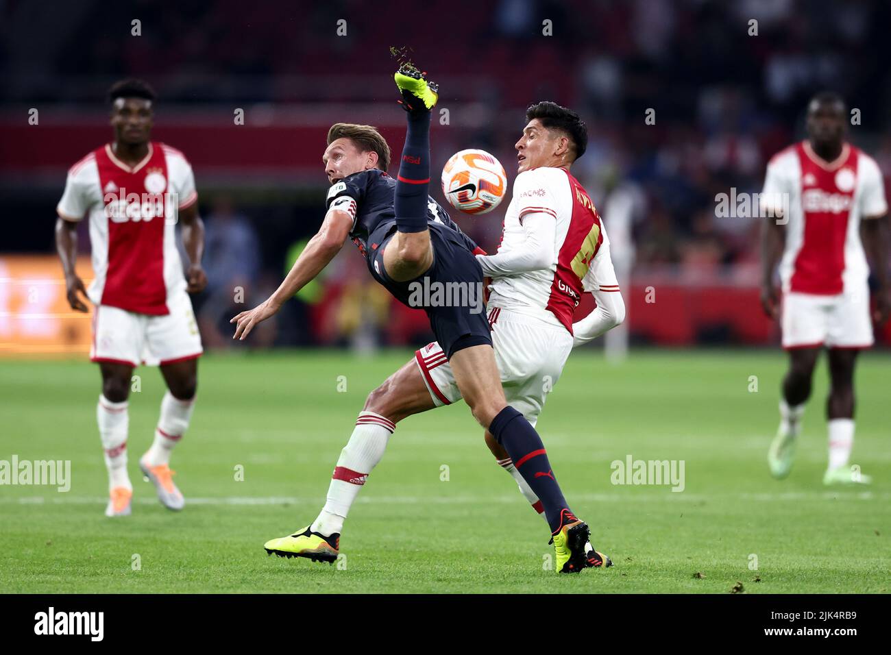 AMSTERDAM - (lr) Luuk de Jong of PSV Eindhoven, Edson Alvarez of Ajax ...