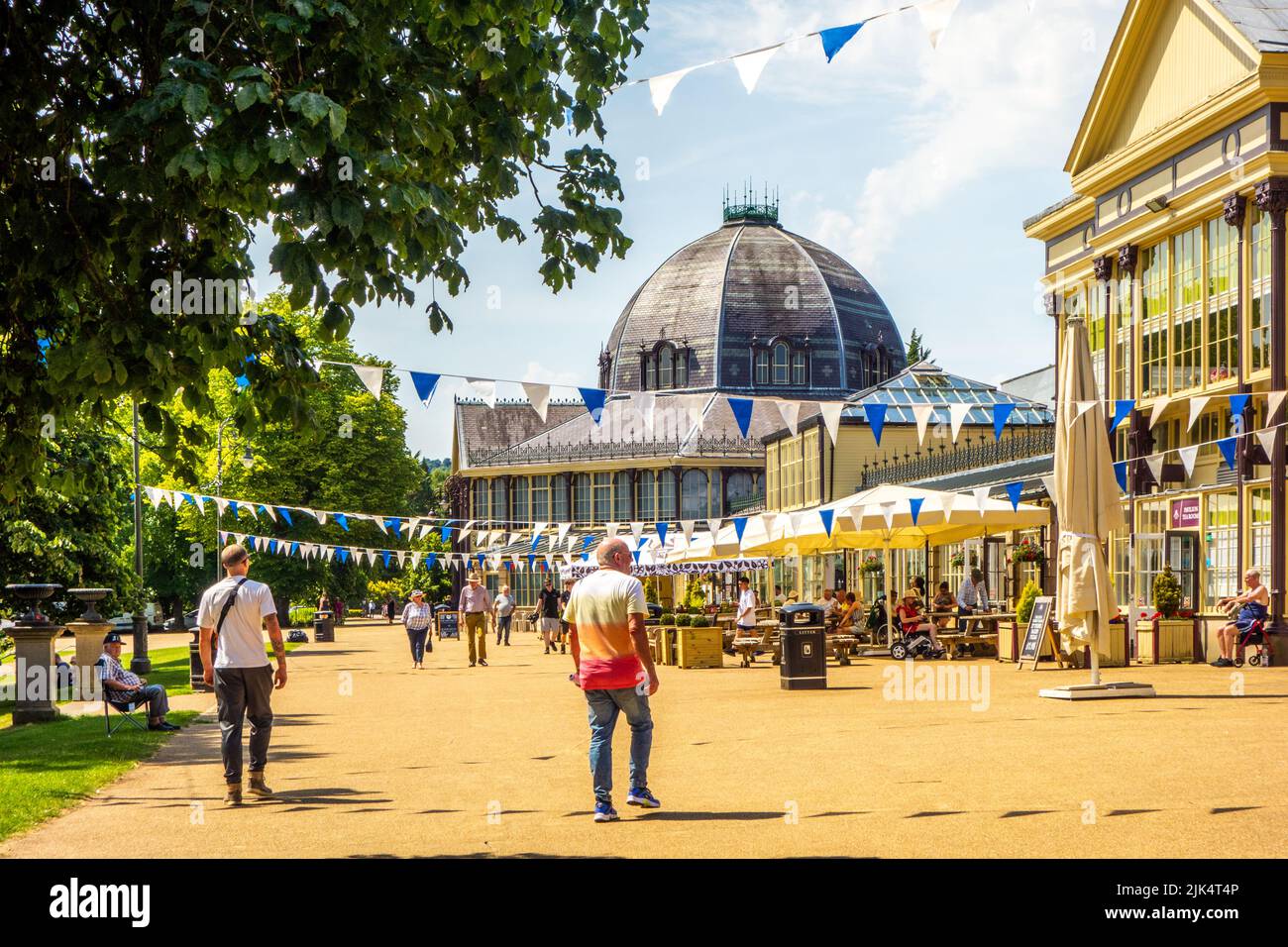 People enjoying the summer sunshine of 2022 in the pavilion gardens in ...