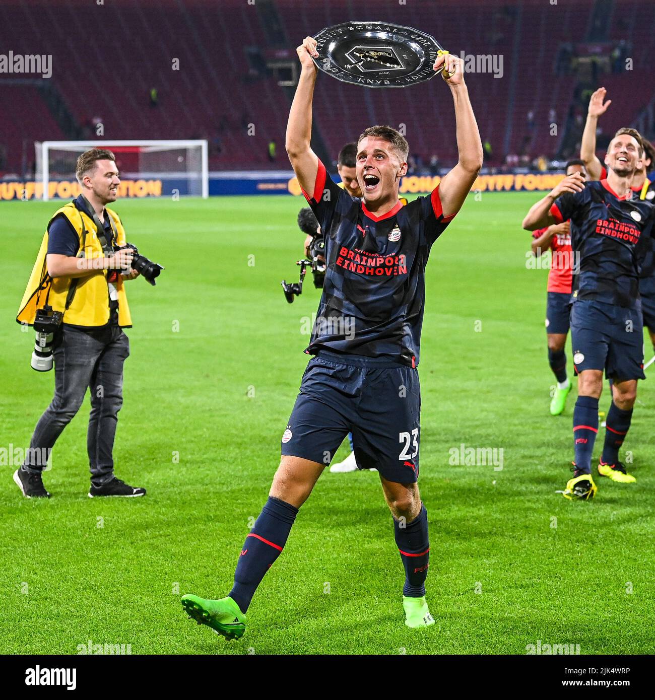 AMSTERDAM - Joey Veerman of PSV Eindhoven celebrates victory during the ...