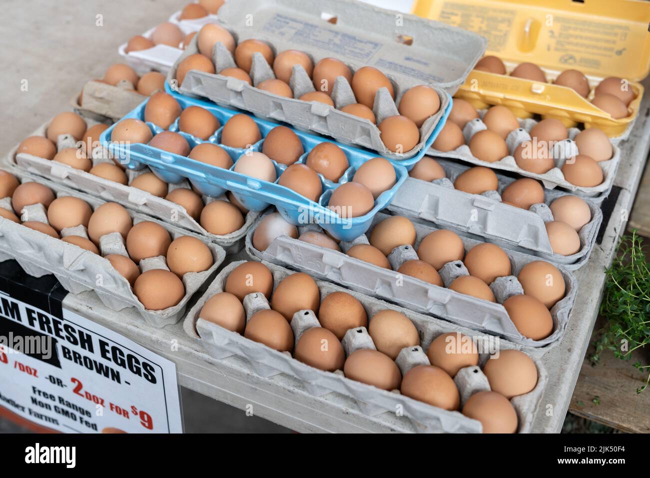 Fresh farm brown eggs at local farmers market Stock Photo - Alamy