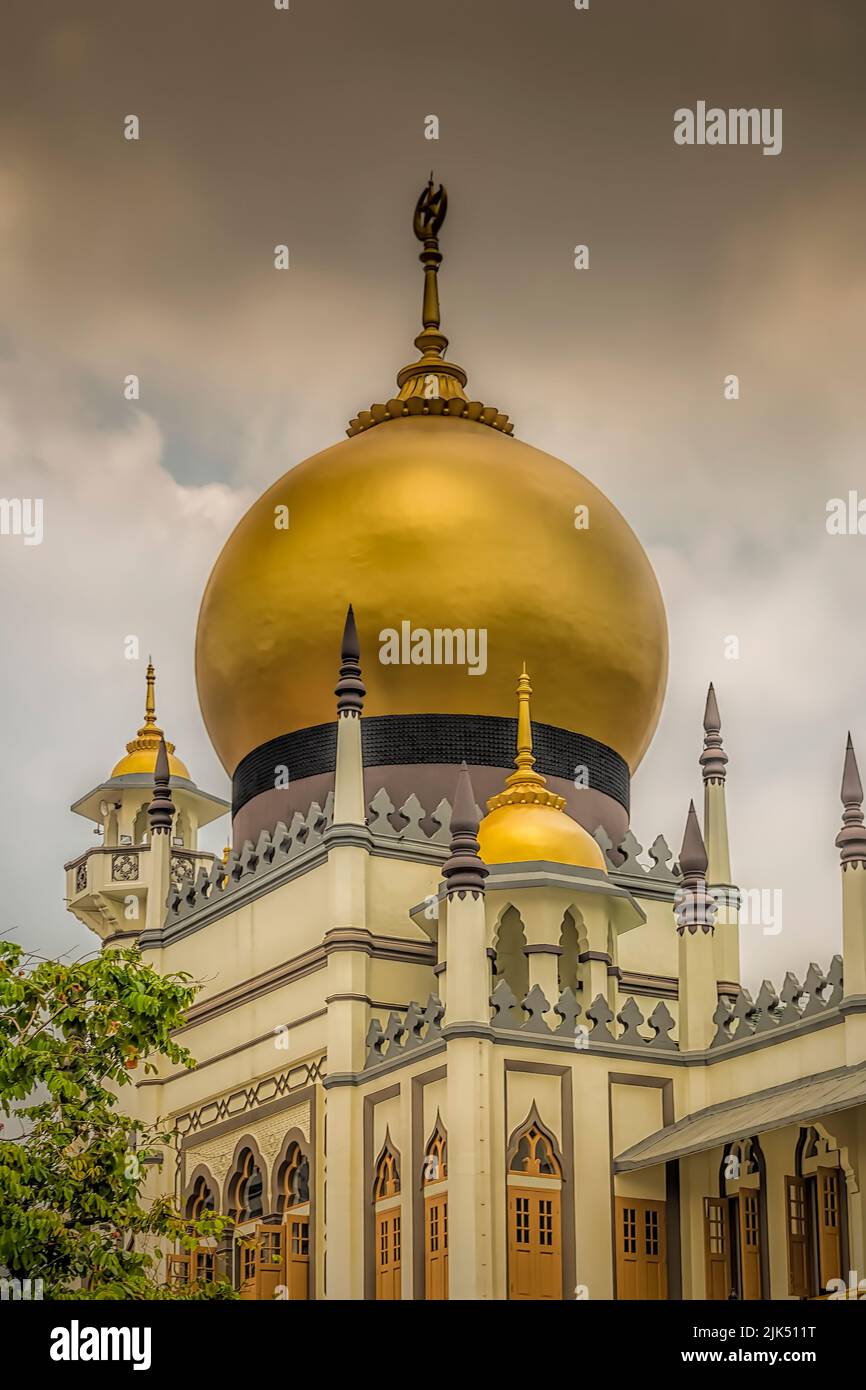 The famous Sultan Mosque with its golden dome in Kampong Glam ...